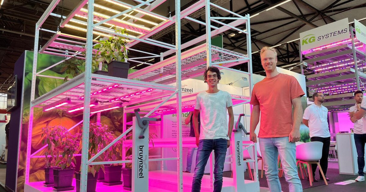 Showcasing mobile grow racks and building strong relations at GreenTech
